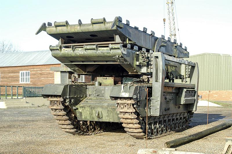 Features from Octane UK：TANK TALES | octane.jp | 美しい車と暮らす