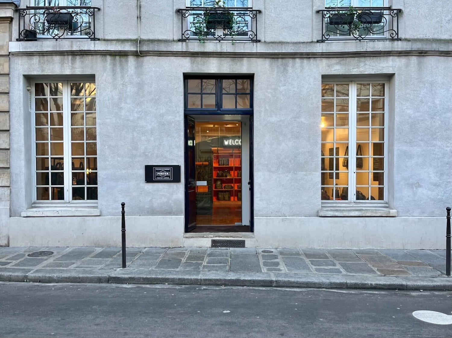 PORTERがTANKERシリーズを刷新！｜パリのファッションウィークにて | octane.jp | 美しい車と暮らす