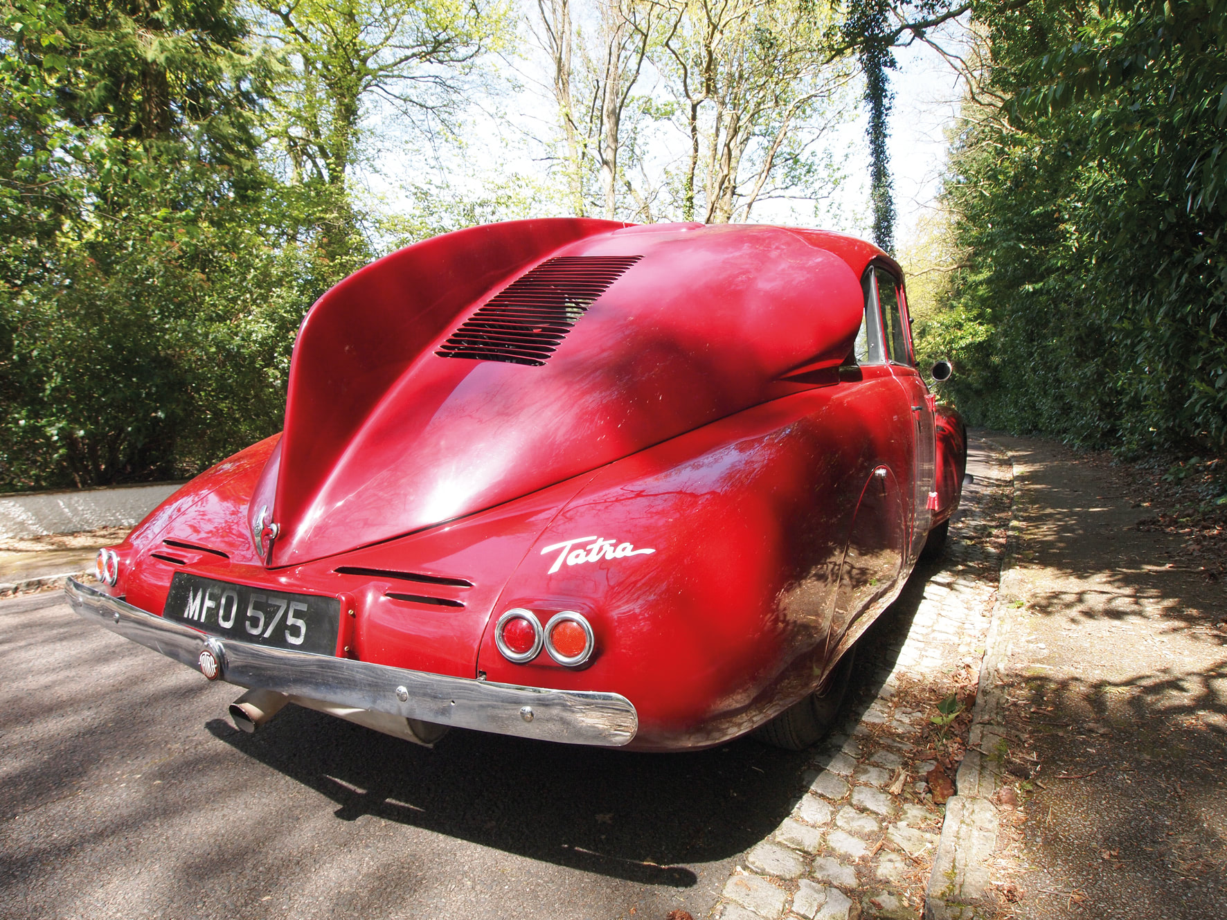 80年前の車を自力で直すのは無謀なのか…!? タトラT87には問題が山積み｜『Octane』UKスタッフの愛車日記 | octane.jp ...