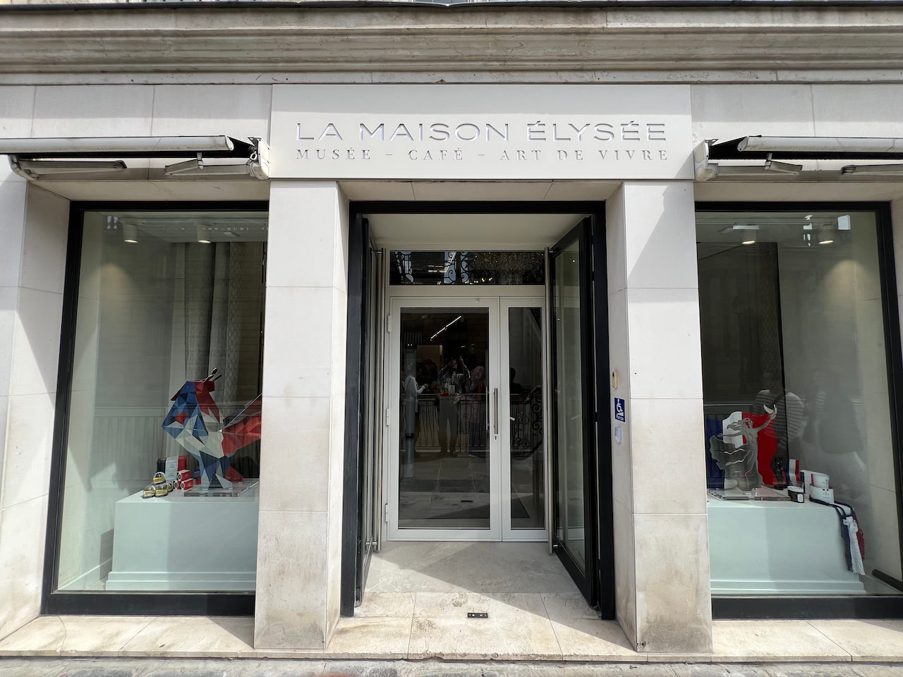 ゆっくり見学できる今がチャンス！パリの最新観光スポット、エリゼ宮の博物館「LA MAISON ELYSÉE」 | octane.jp | 美しい車と暮らす