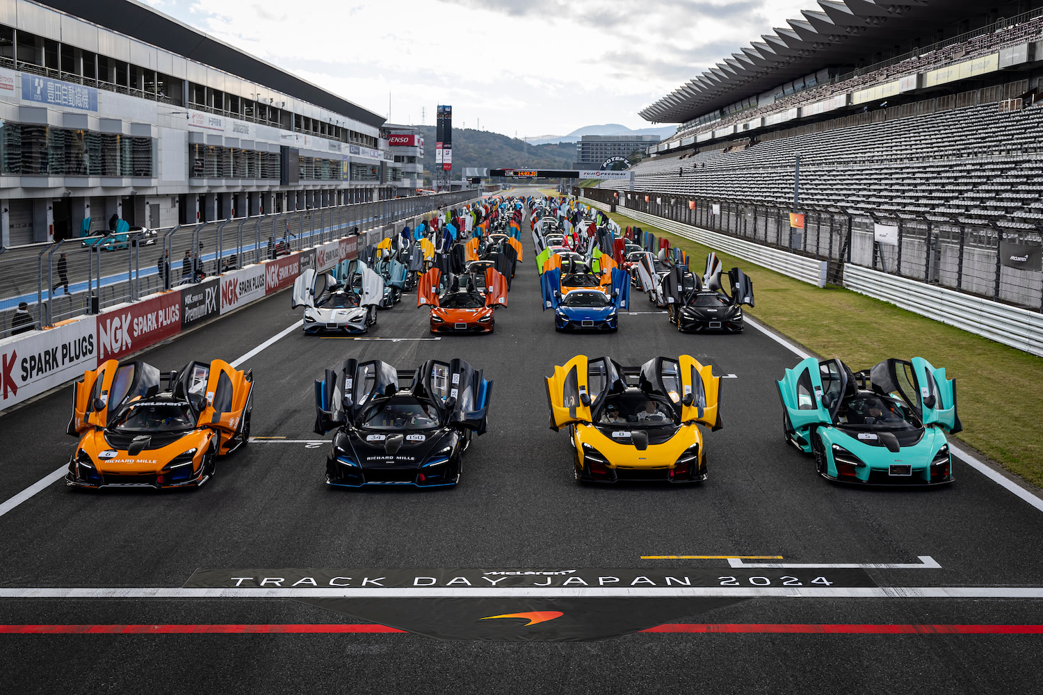 サーキットに集う177台の情熱「マクラーレン・トラックデイ・ジャパン 2024」開催 | octane.jp | 美しい車と暮らす