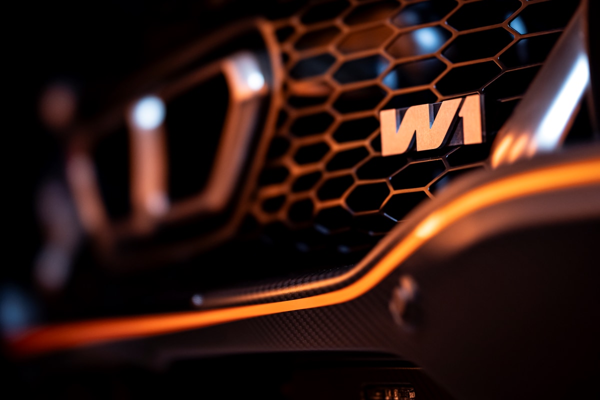 未来を編み込む｜InnoKnitが示す、マクラーレンW1の新しい価値 | octane.jp | 美しい車と暮らす