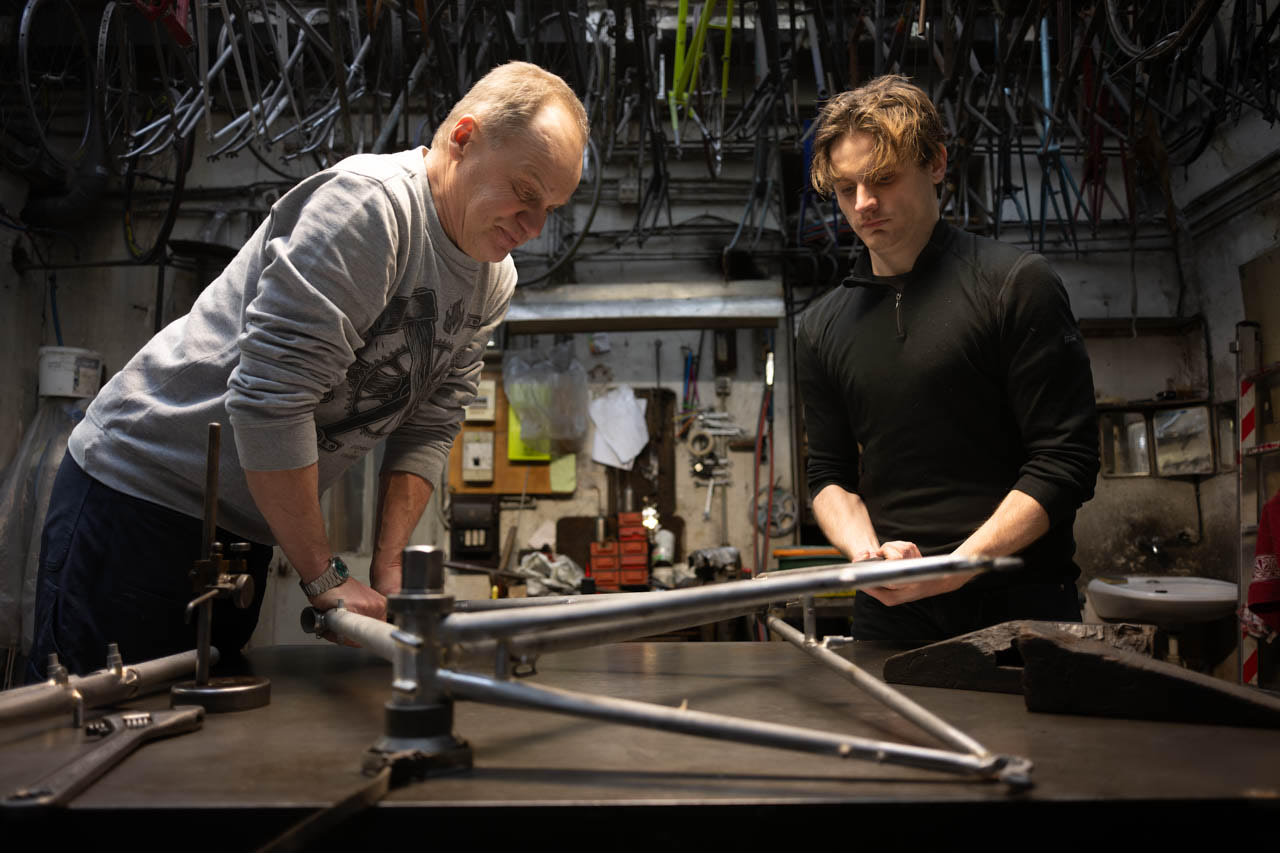 親子二代が紡ぐフレームの音色｜「自転車の宝石」と称えられるアレックス・サンジェの物語 | octane.jp | 美しい車と暮らす