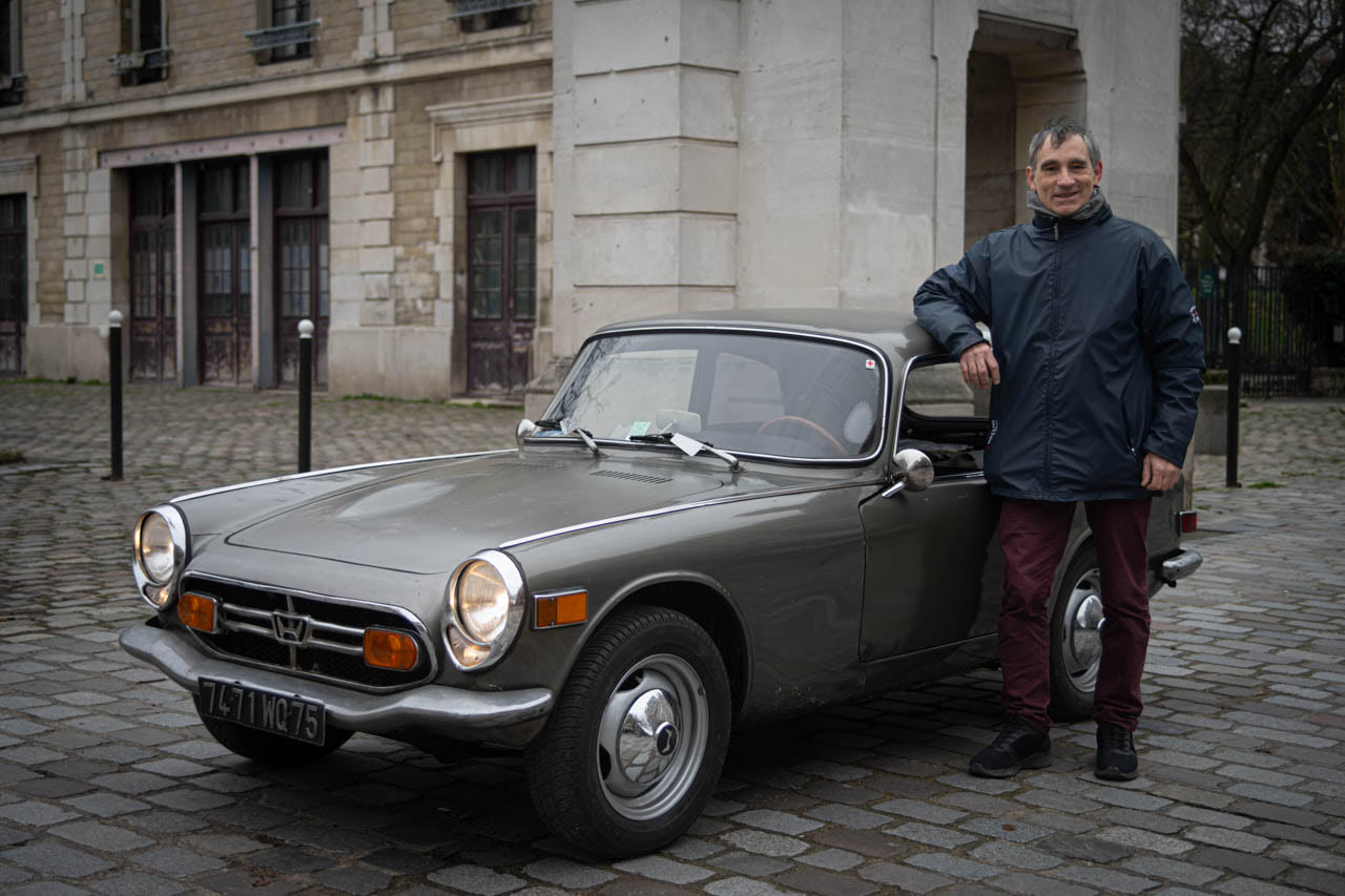 パリジェンヌからも注目の的！ホンダS800とパリの街を走る | octane.jp | 美しい車と暮らす