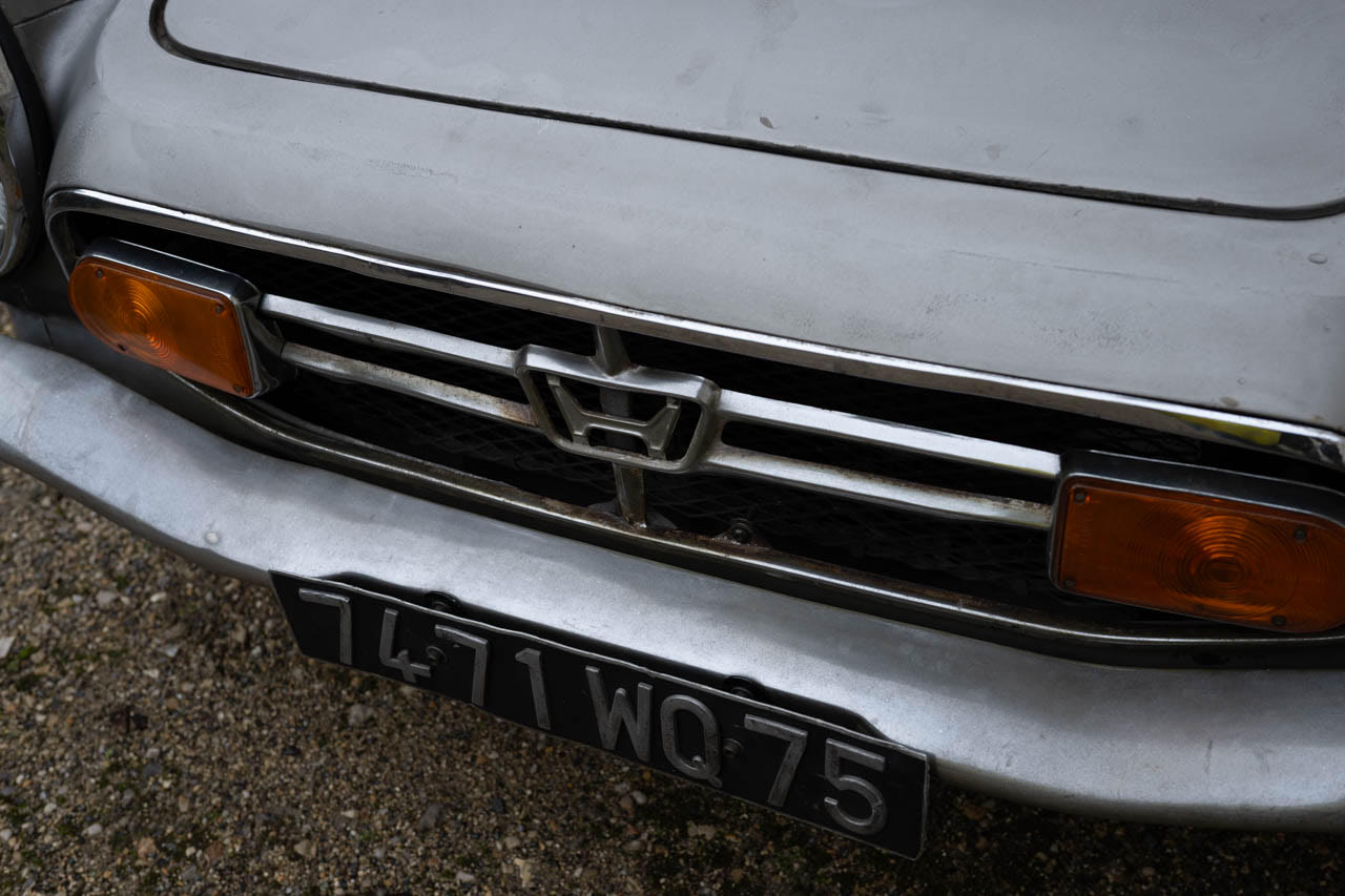 パリジェンヌからも注目の的！ホンダS800とパリの街を走る | octane.jp | 美しい車と暮らす