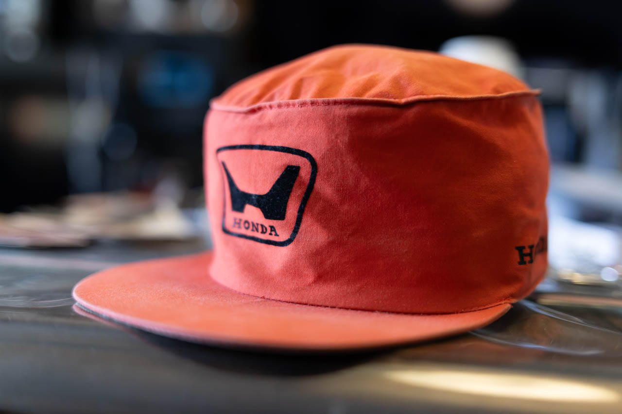 パリジェンヌからも注目の的！ホンダS800とパリの街を走る | octane.jp | 美しい車と暮らす