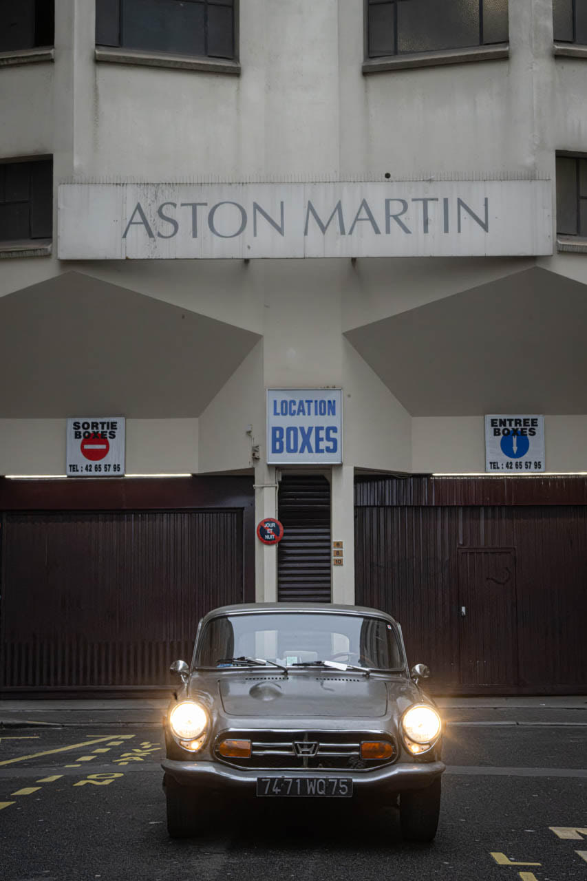 パリジェンヌからも注目の的！ホンダS800とパリの街を走る | octane.jp | 美しい車と暮らす