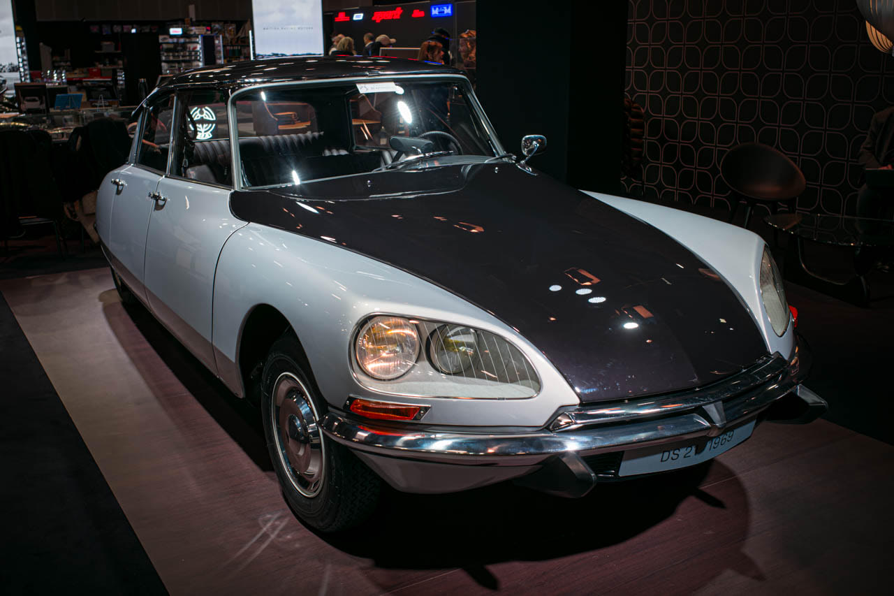 主役はシトロエンDSの70周年！｜レトロモビル2025レポート（その1） | octane.jp | 美しい車と暮らす