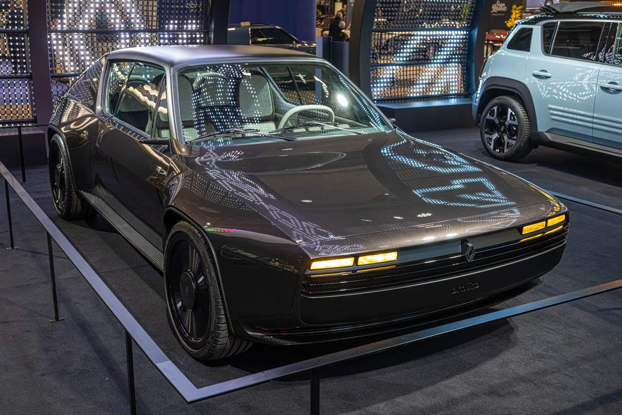 主役はシトロエンDSの70周年！｜レトロモビル2025レポート（その1） | octane.jp | 美しい車と暮らす