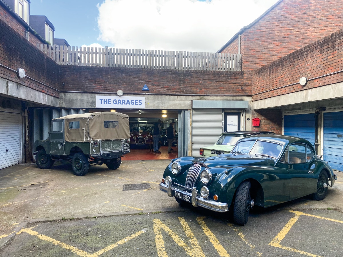 ジャガーXK140で英国のオススメ朝活ミーティングへ｜『Octane』UKスタッフの愛車日記 | octane.jp | 美しい車と暮らす