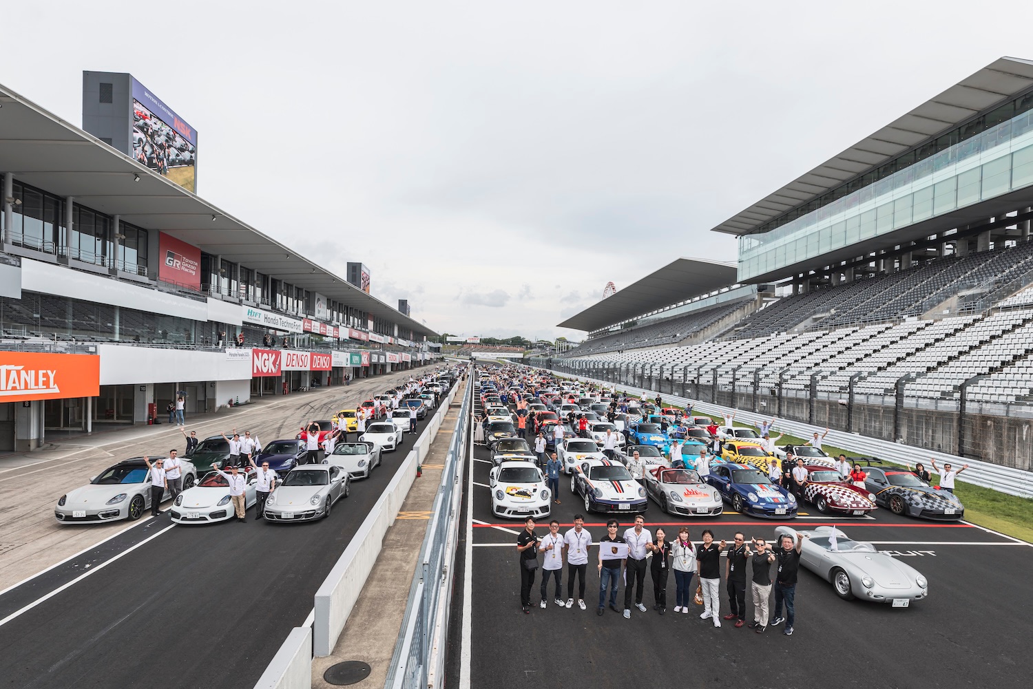 ポルシェとともに紡ぐ至高の3日間｜ポルシェパレード 2025 in 鈴鹿 | octane.jp | 美しい車と暮らす