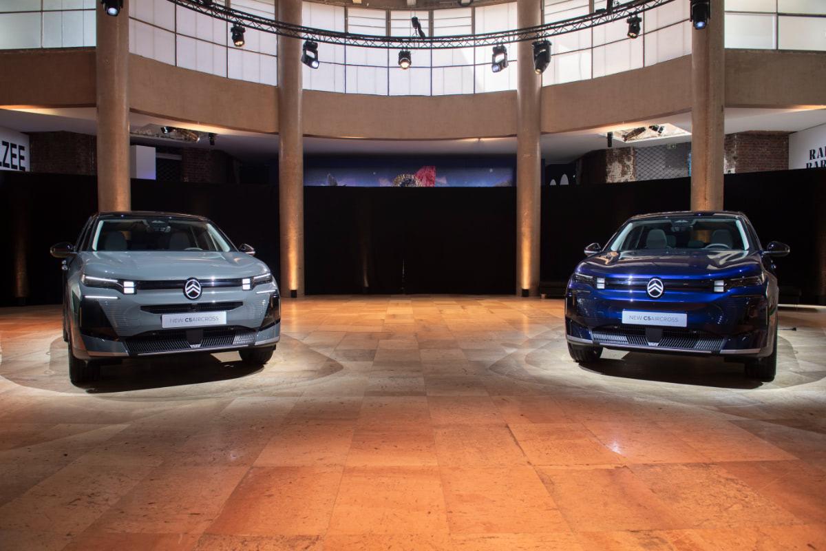 シトロエンが原点回帰と電動化を地元パリから発信｜新型C5エアクロスとマイチェンしたアミに込められた意味とは？ | octane.jp | 美しい車と暮らす
