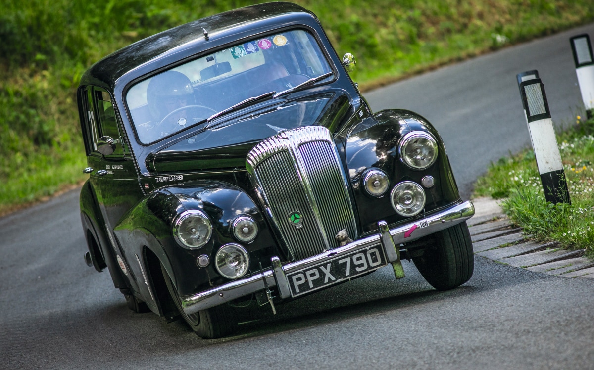 マセラティ4200GTのMoT（車検）の時期が到来｜『Octane』UKスタッフの愛車日記 | octane.jp | 美しい車と暮らす