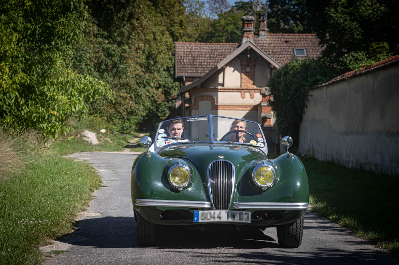 Reimsの記憶、ガレージの時間（その3） シャンパーニュに響く直6｜ジャガーXK120 | octane.jp | 美しい車と暮らす