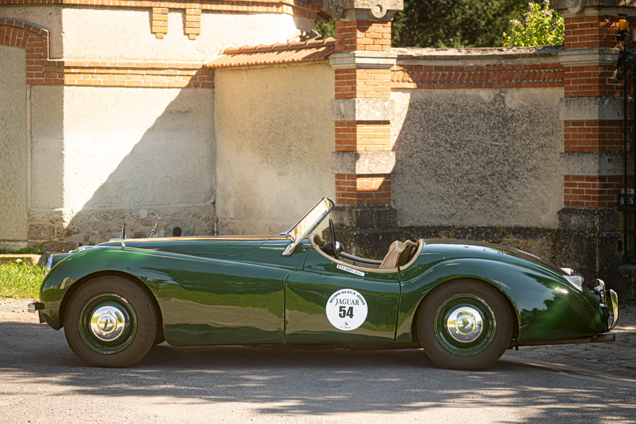 Reimsの記憶、ガレージの時間（その3） シャンパーニュに響く直6｜ジャガーXK120 | octane.jp | 美しい車と暮らす