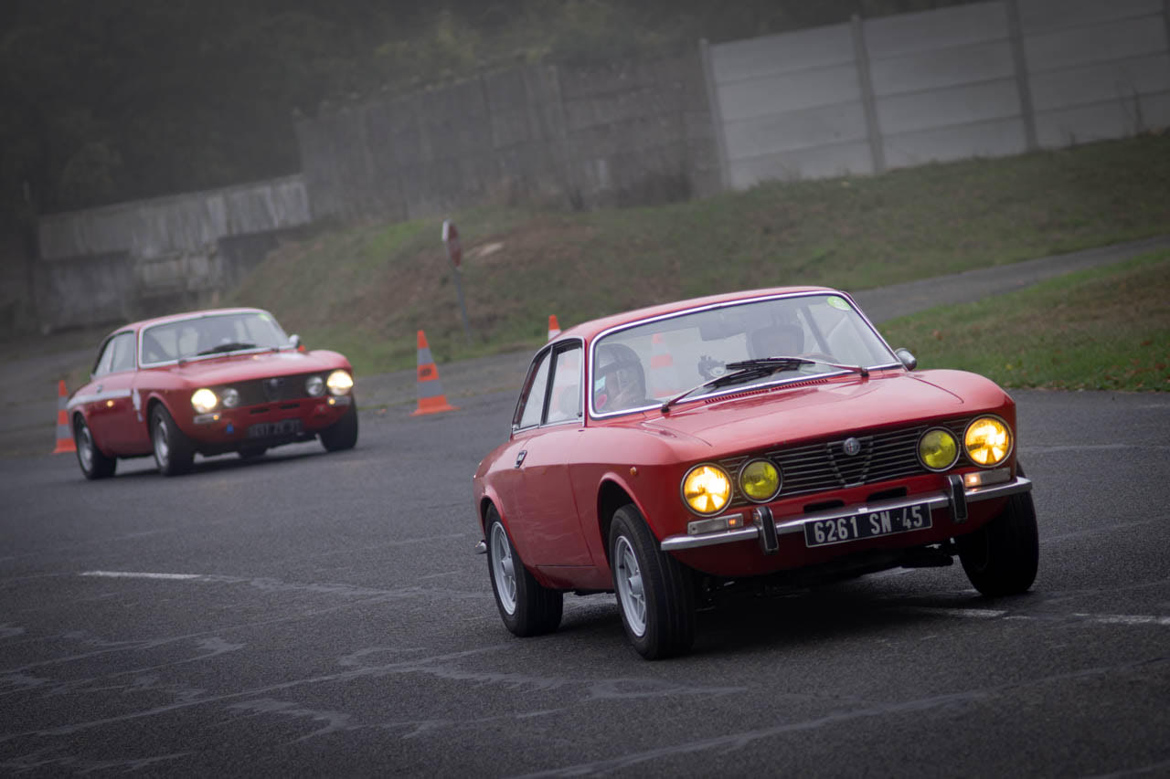霧のモンレリー、赤い咆哮｜Italian Meeting 2025 | octane.jp | 美しい車と暮らす