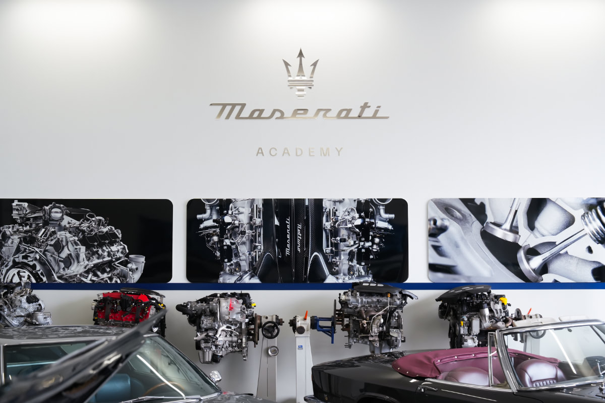 イタリアからスペシャリストが来日！マセラティクラシケの「出張認証」がスタート | octane.jp | 美しい車と暮らす