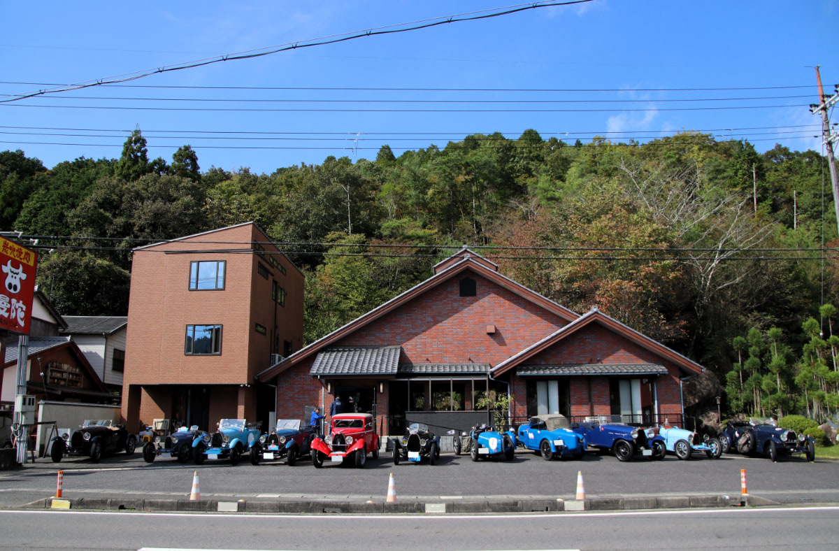 ブガッティが古都を駆け巡る｜BUGATTI CLUB JAPAN MIYABI TOURING | octane.jp | 美しい車と暮らす