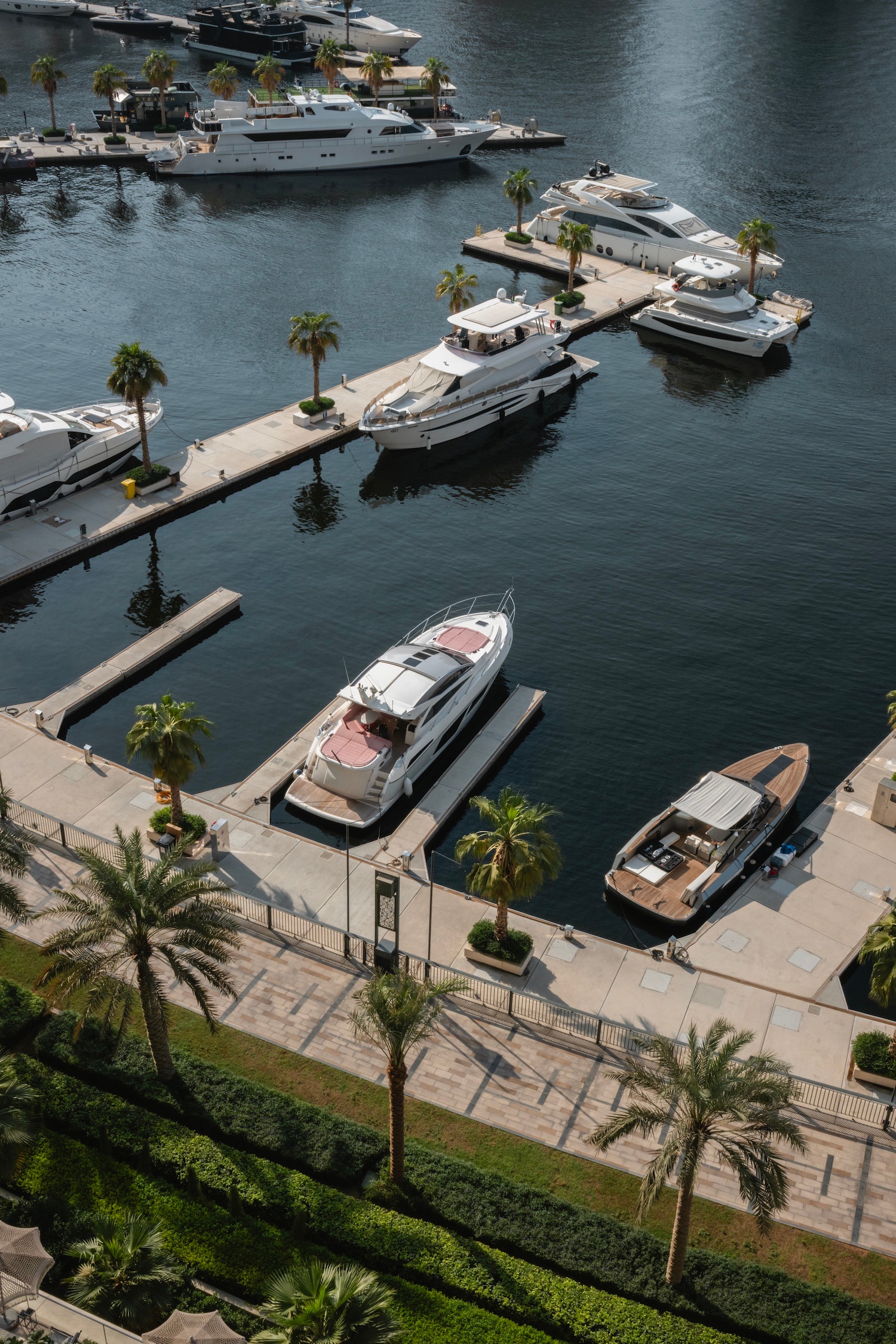 「ザ・ラナ」で愉しむ、ホテルオリジナルのヨットエクスペリエンス｜Sunseeker Predator 57 | octane.jp | 美しい車と暮らす