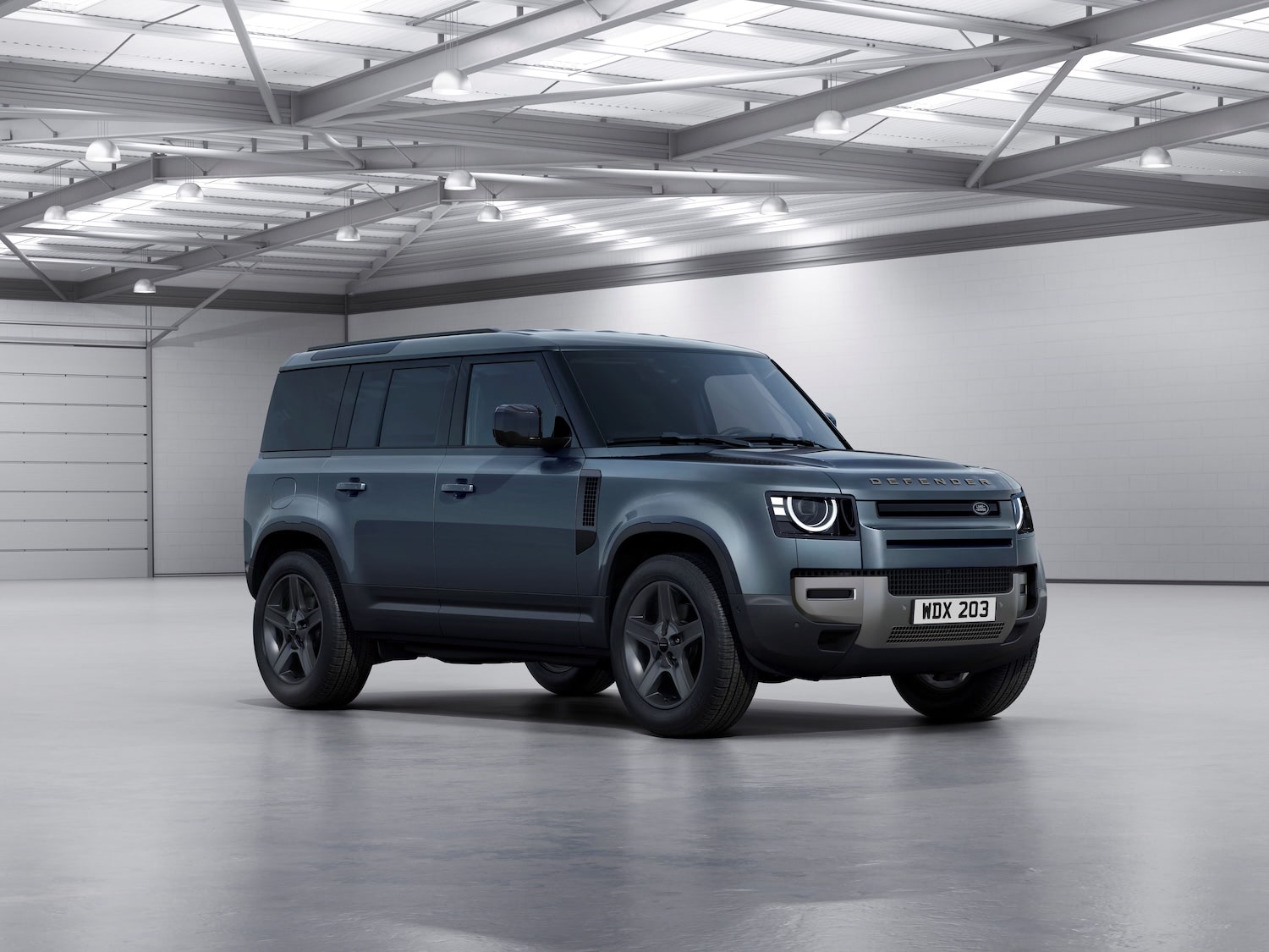ディフェンダー、商用モデル「HARD TOP」を日本初導入｜原点回帰の実用仕様、受注開始 | octane.jp | 美しい車と暮らす