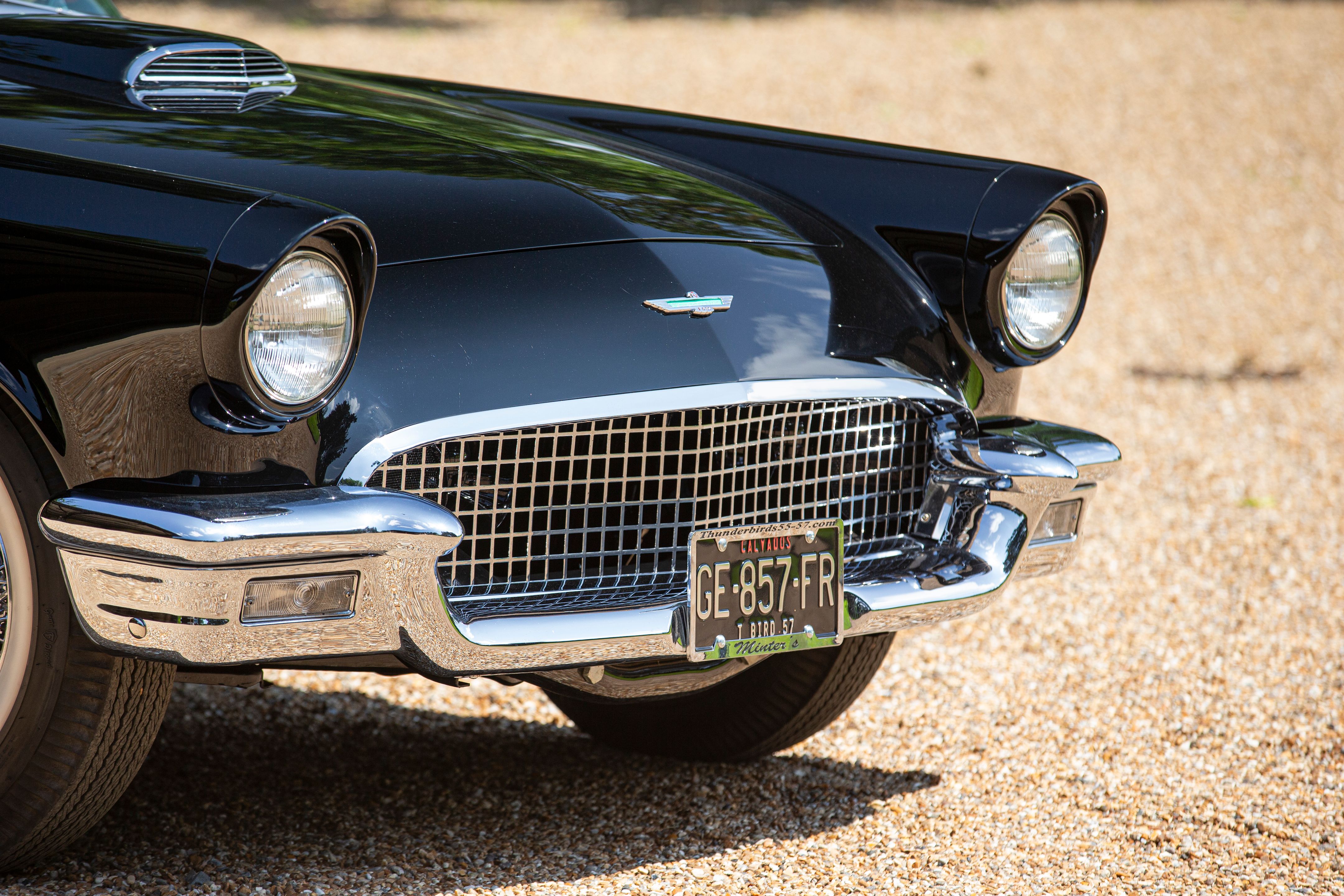 ラグジュアリー界の巨人が所有していた、特別なフォード・サンダーバードがオークションに登場 | octane.jp | 美しい車と暮らす