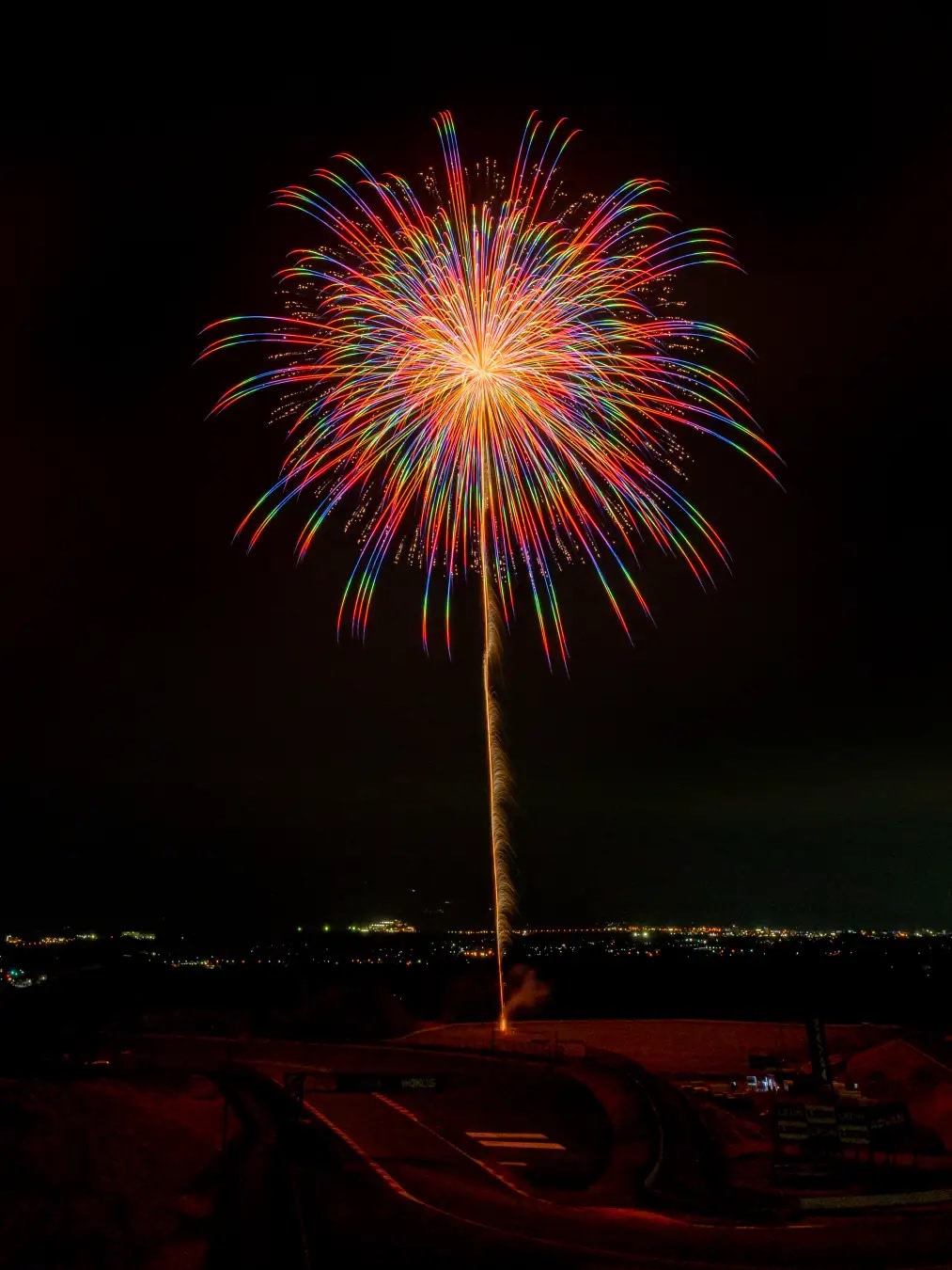 圧巻のスペクタクルショー「富士山花火vsスピードウェイ2026」今年も4月に開催 | octane.jp | 美しい車と暮らす