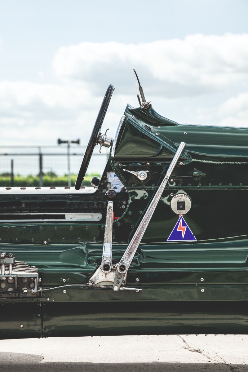 「心臓が飛び出すほどの爆音」で息を吹き返したエンジン｜フレイザー・ナッシュSS【後編】 | octane.jp | 美しい車と暮らす