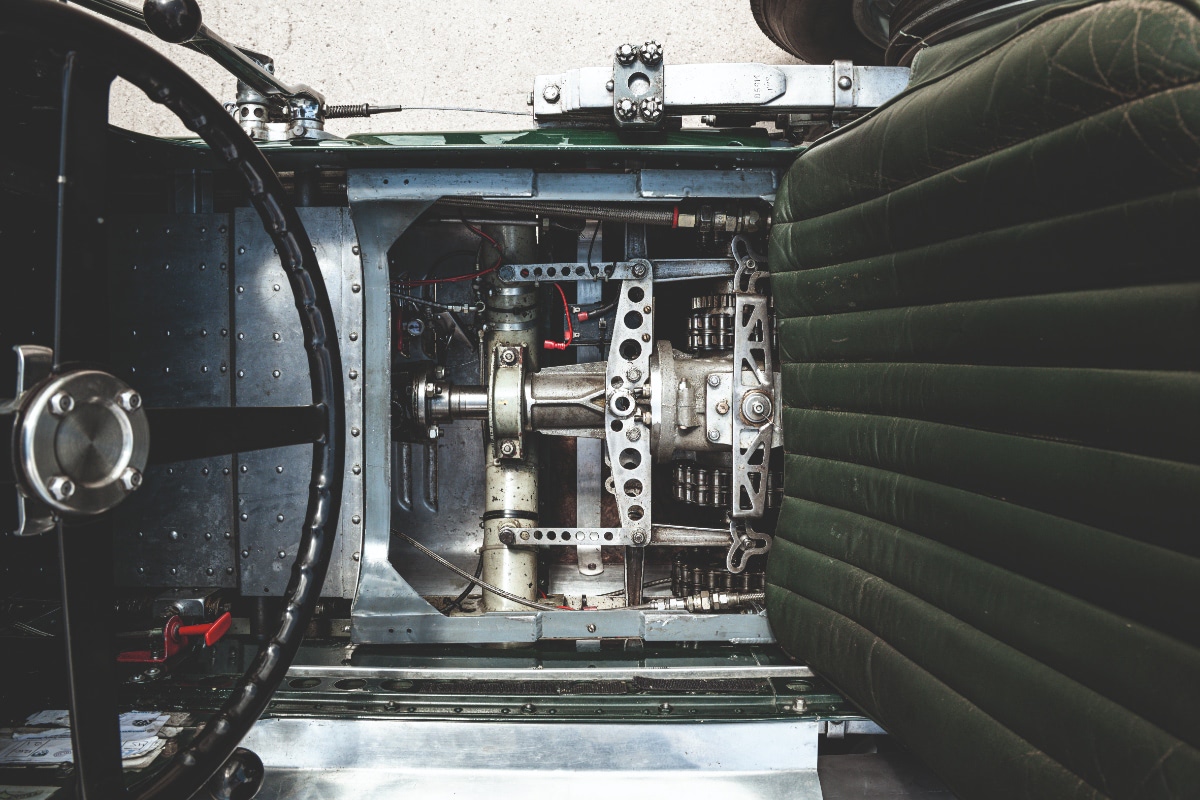 「心臓が飛び出すほどの爆音」で息を吹き返したエンジン｜フレイザー・ナッシュSS【後編】 | octane.jp | 美しい車と暮らす