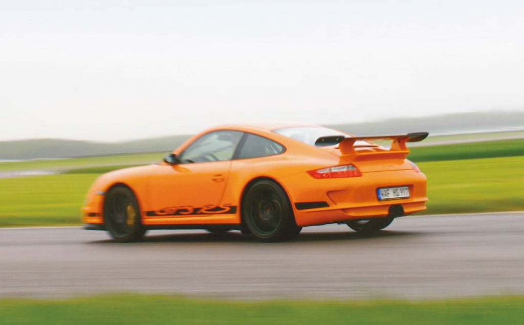 サーキットも公道も走れるポルシェ997 GT3RS | octane.jp | 美しい車と暮らす