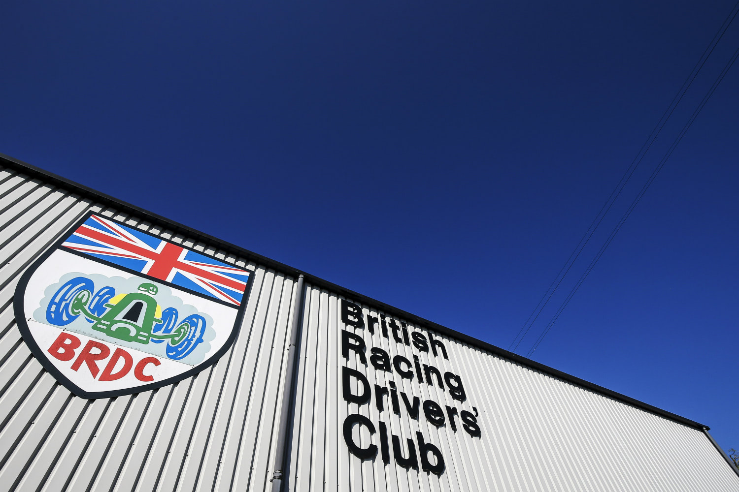 英国随一のモータースポーツクラブのパトロンとして｜British Racing Drivers’ Club × Immun’Âge ...