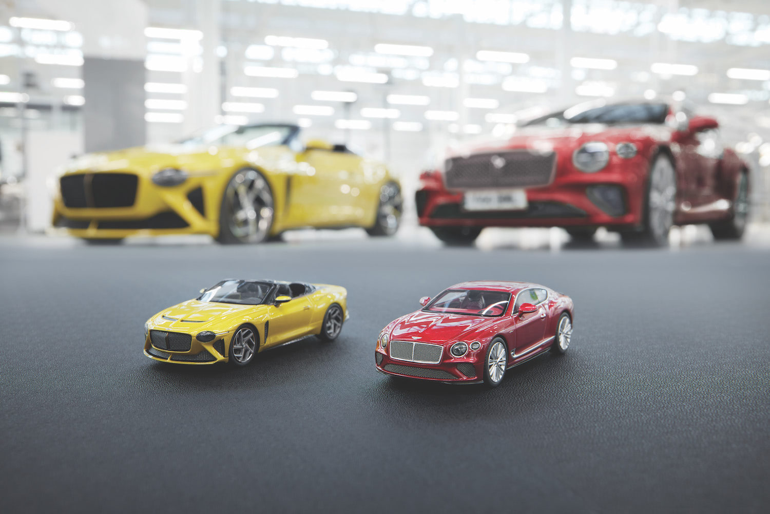 ベントレーより、バカラルとコンチネンタルGTスピードが43分の1スケールで登場！ | octane.jp | 美しい車と暮らす